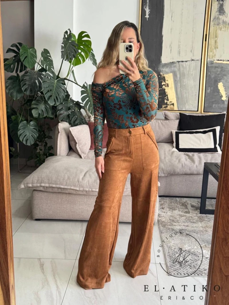 Pantalón gamuza trenzas en bolsas